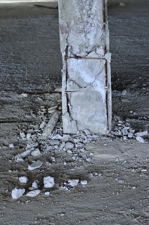 Earthquake Damage Failure Column Stock Photo - Image of failure, frames ...