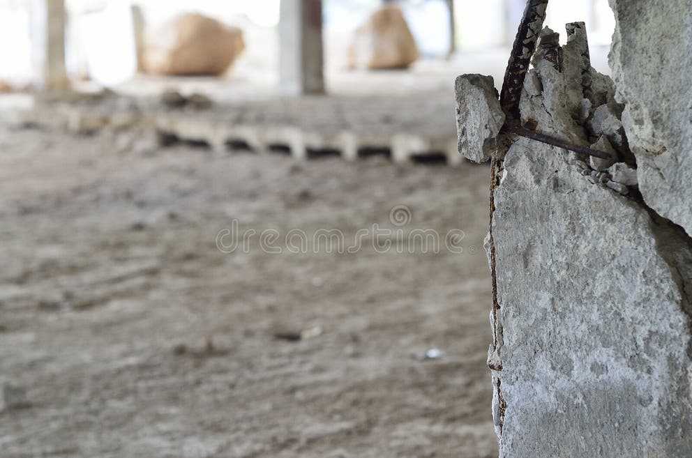 Earthquake Damage Failure Column Stock Photo - Image of break, concept ...