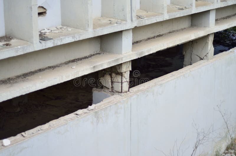 Earthquake Damage Failure Column Stock Image - Image of destruction ...