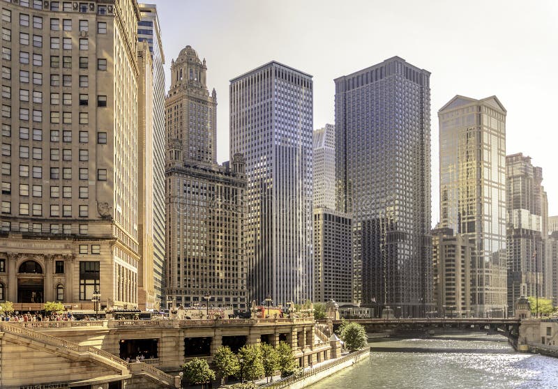 Street scene in Chicago stock image. Image of river, urban - 3188535