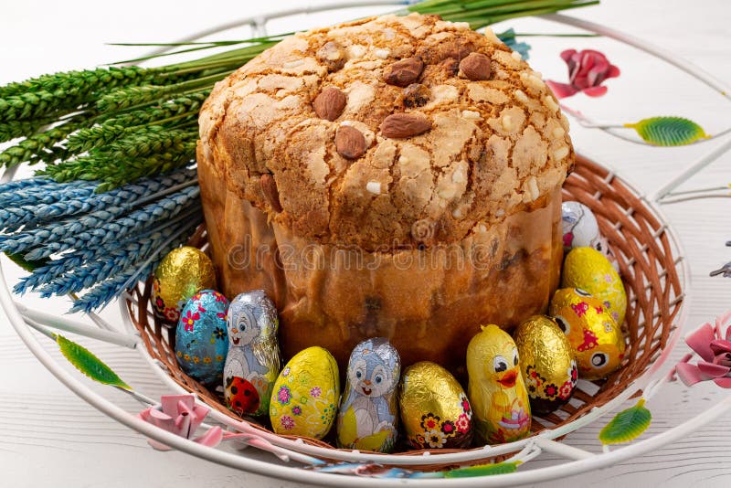 Easter Cake - Russian and Ukrainian Traditional Kulich, Paska Easter ...