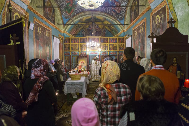 People at the Easter mass editorial image. Image of religion - 84983425