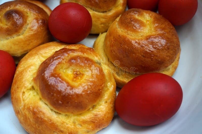 Easter Romanian Bun Bread. Easter Brioche, Bread Buns and Red Easter ...