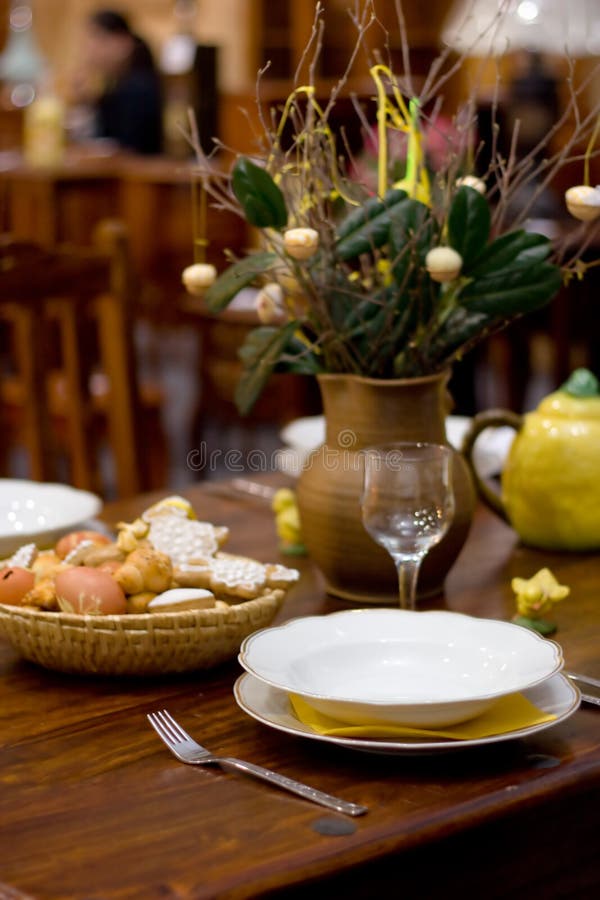 Easter Table Picture. Image: 8534291