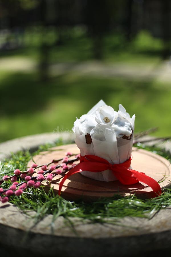 Easter in Ukraine. Easter Cake Stock Image - Image of flowers, copy ...