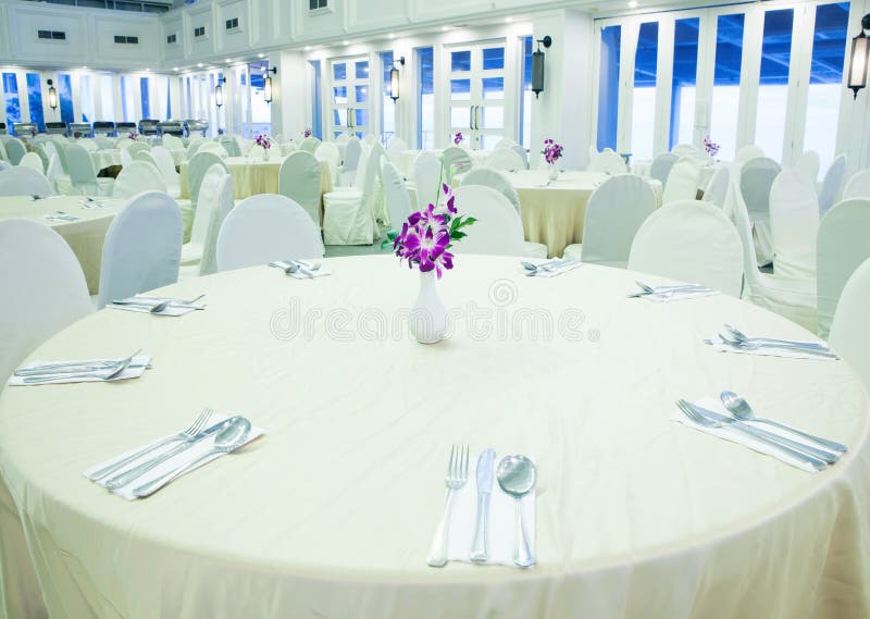 Easy Decoration Round Table Setting for Big Party Stock Photo - Image ...