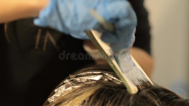 Easy DIY Hair Highlights in a Home Setting, Providing a Step-by-step ... Easy DIY Hair Highlights in a Home Setting, Providing a Step-by-step ...