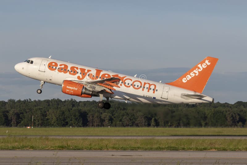 Easyjet editorial stock image. Image of emirates, aircraft - 183001384