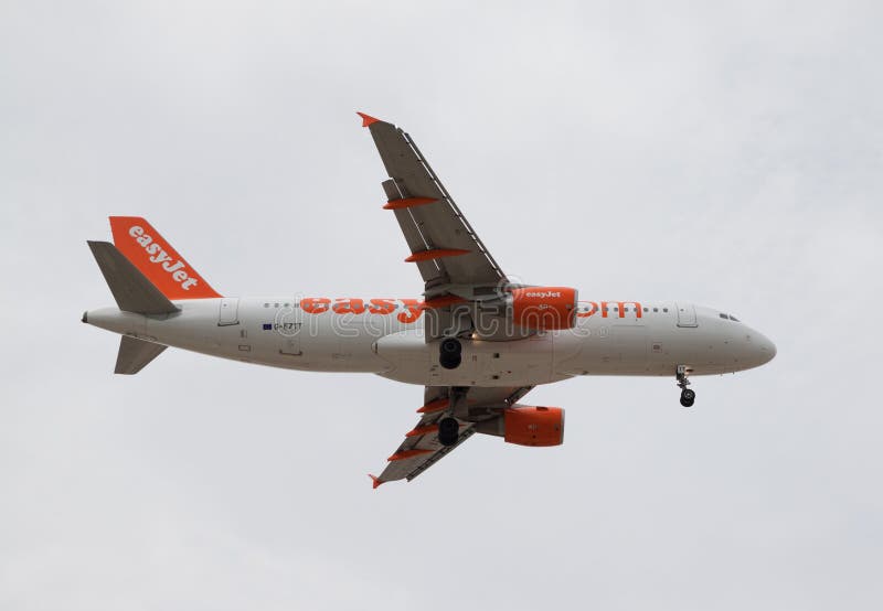 EasyJet Airlines editorial photo. Image of easy, airbus - 19487701