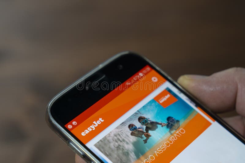 Easyjet app icon editorial stock photo. Image of icon - 173213038