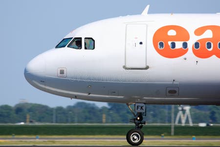 Easyjet cockpit side view editorial image. Image of white - 34550035