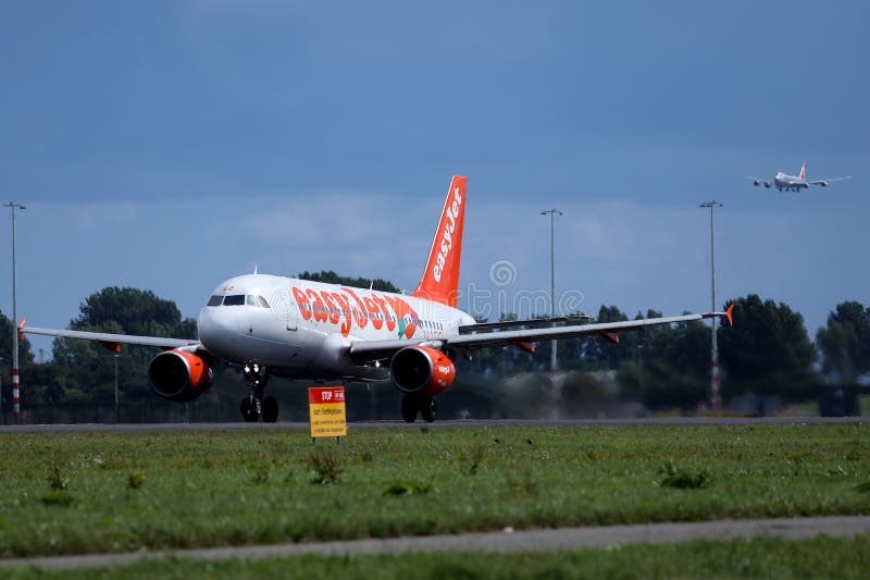 Easyjet plane taking off editorial image. Image of aircrafts - 131824465