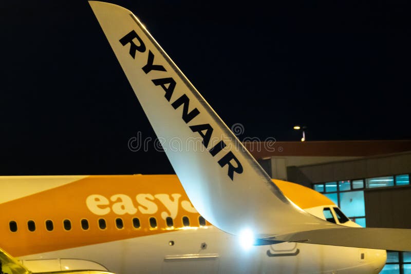 Ryanair Signs Stock Photos - Free & Royalty-Free Stock Photos from ...