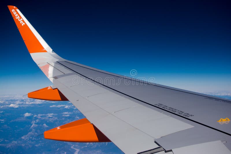 Easyjet editorial stock image. Image of blue, undercarriage - 46059899