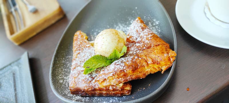 Eat bake shtrudel stock image. Image of dish, bake, plant - 229340829