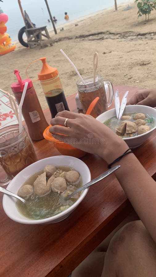 Eat Meatballs and Iced Tea on the Beach Editorial Photography - Image of iced, meatballs: 261792557