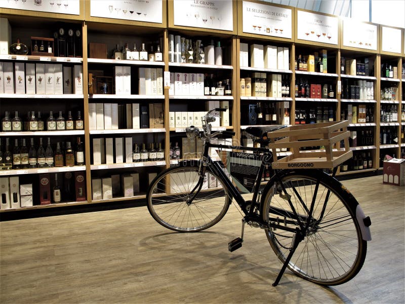 Eataly store in Rome editorial stock photo. Image of conti - 148804733