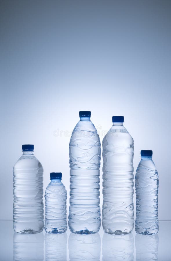 Eau en bouteille image stock. Image of ressort, propre - 4937137