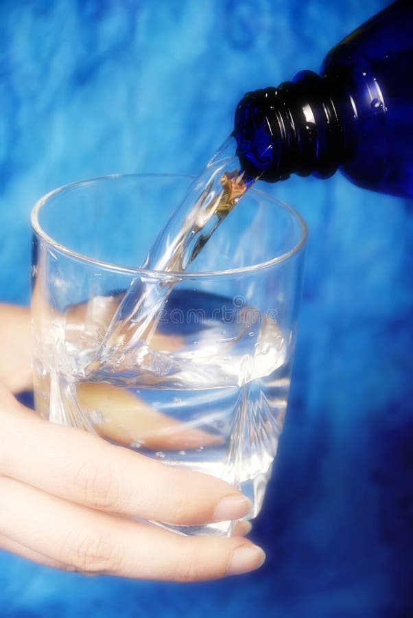 Eau potable image stock. Image du santé, glace, clair - 8734027