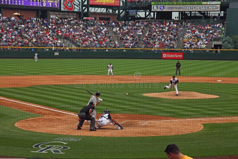 Echada en la manera fotografía editorial. Imagen de hierba - 15089857