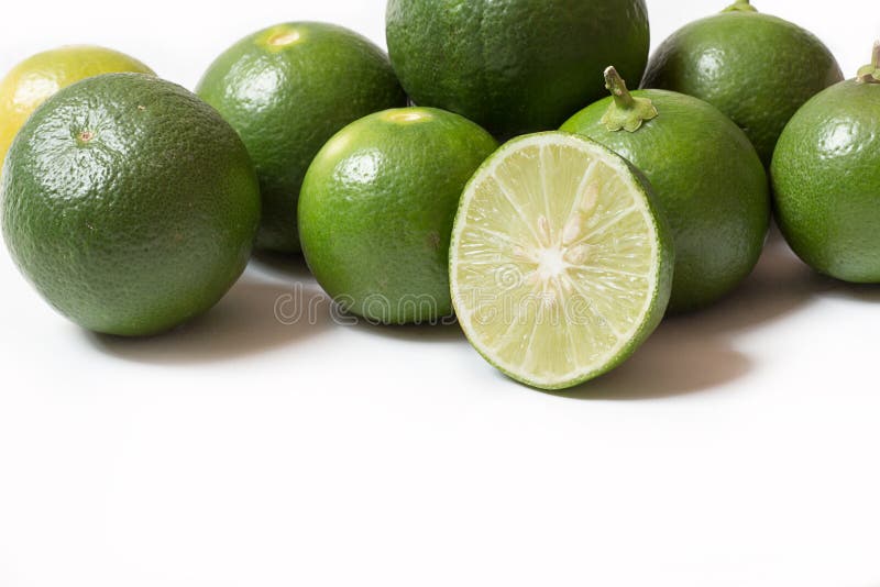 Frische echte Limetten stockbild. Bild von gelb, klein - 39948885