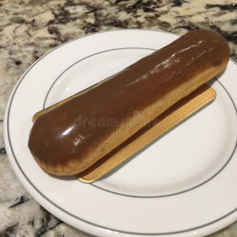 Eclair de café photo stock. Image du pâtisserie, culinaire - 35692988