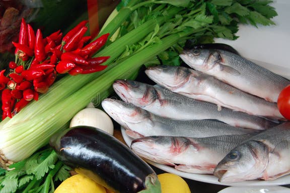 Eclisa con los vehículos imagen de archivo. Imagen de entrada - 8668615