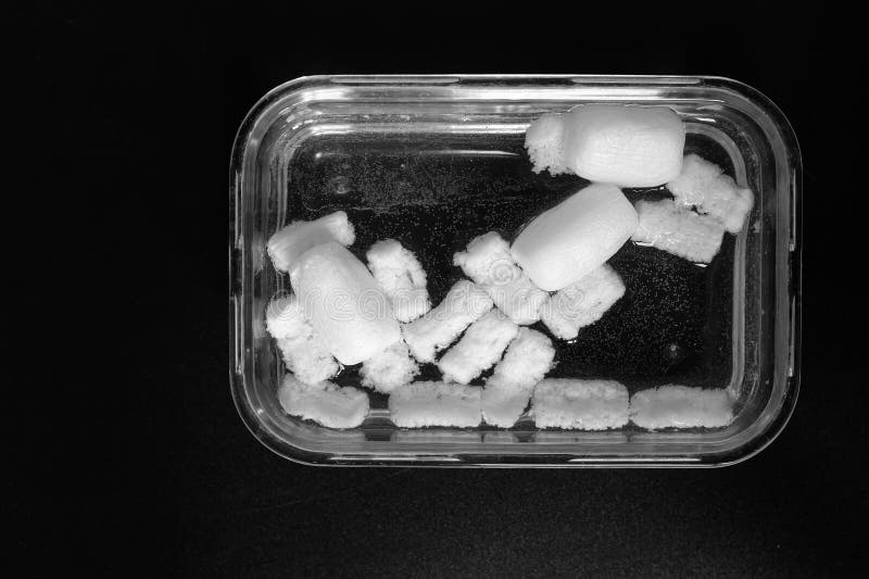 Eco-friendly Packing Peanuts are Easily Dissolved in Water ...