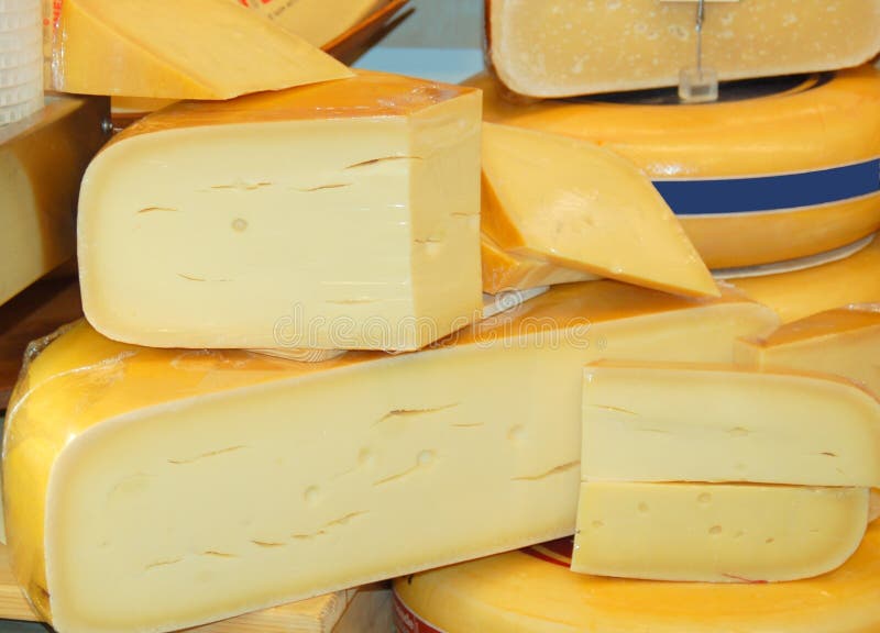Edammer kaas stock afbeelding. Image of traditioneel, melk - 4740687