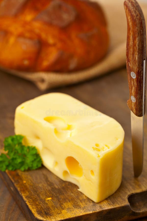 Edamski ser obraz stock. Obraz złożonej z kawałek, nabiał - 30315461