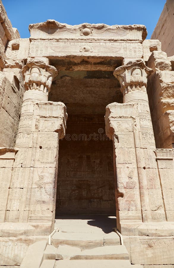 Edfu El Templo De Horus Considerado Como Los Egipcios Mejor Conservados ... Edfu El Templo De Horus Considerado Como Los Egipcios Mejor Conservados ...