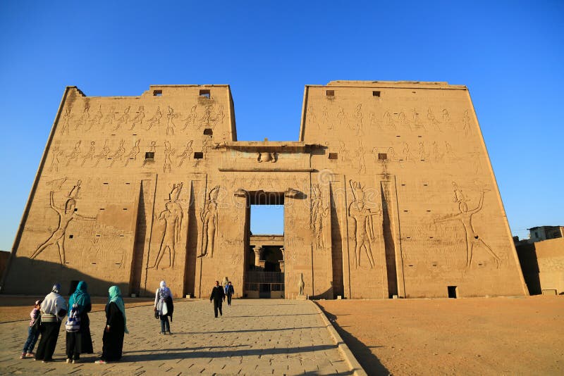 Edfu Tempel in Ägypten redaktionelles foto. Bild von ägypten - 69891251