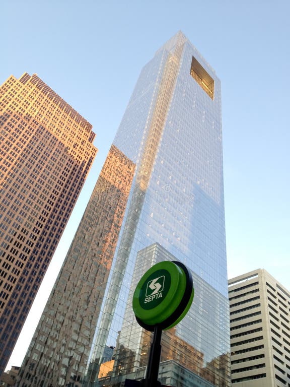 Edifício De Comcast Em Philadelphfia Da Baixa Imagem Editorial - Imagem ...