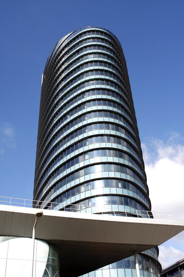 Edifício Redondo Moderno Em Bona Imagem de Stock - Imagem de horizontal ...