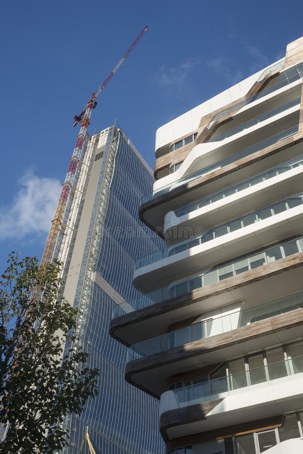 Edifici Residenziali Moderni a Milano Immagine Stock - Immagine di ...
