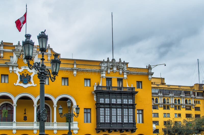 Casa colonial amarilla imagen de archivo. Imagen de historia - 44068841