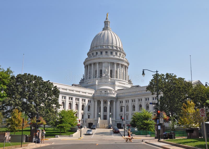 Indique El Edificio Del Capitol En Madison, Wisconsin Los E.E.U.U. En ...