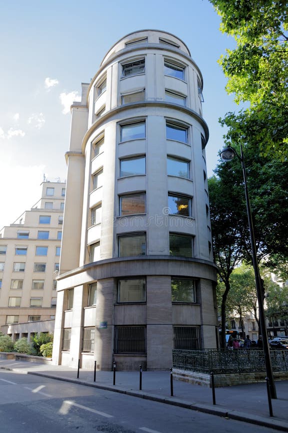 Edificio Cilíndrico En París, Francia Foto editorial - Imagen de acera, ventana: 120139641