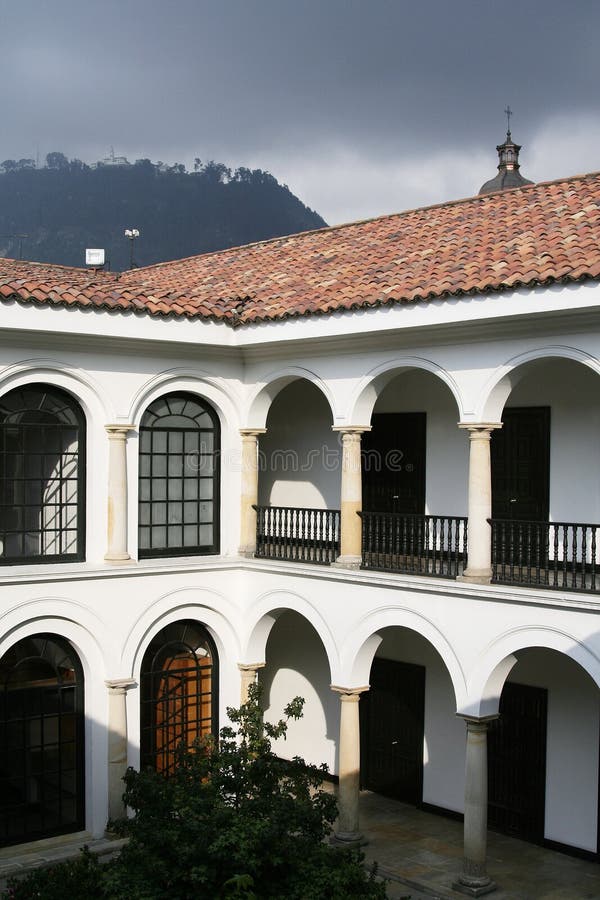 Edificio colonial foto de archivo. Imagen de monasterio - 654994