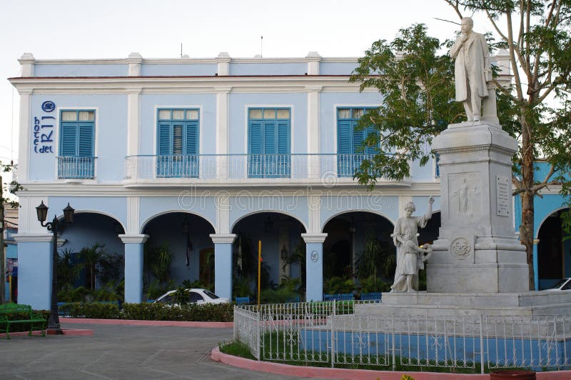 Edificio Colonial Del Estilo En Sancti Spiritus, Cuba Fotografía editorial - Imagen de estilo ...