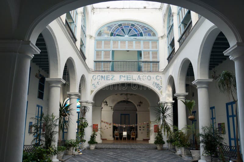 Edificio Colonial En La Habana Imagen de archivo editorial - Imagen de ...
