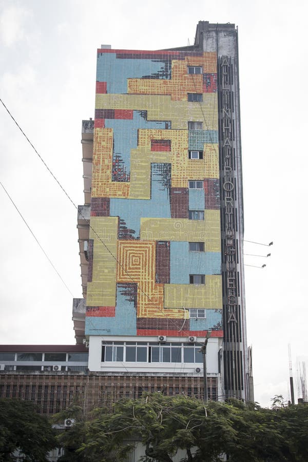 Edificio Colorido En Maputo, Mozambique Fotografía editorial - Imagen ...