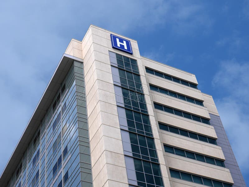 Edificio Con La Muestra Grande De H Para El Hospital Imagen de archivo ...
