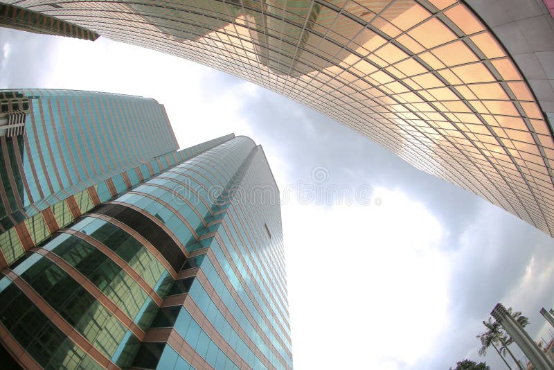 Edificio Con Ventanas De Oro En Tsim Sha Tsui 17 De Agosto De 2013 ...