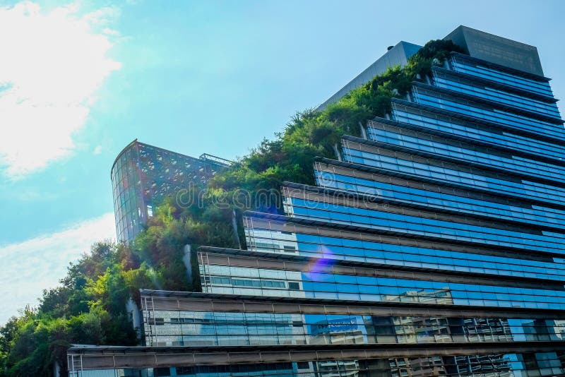 Edificio De Acros En Fukuoka Japón Imagen de archivo editorial - Imagen ...