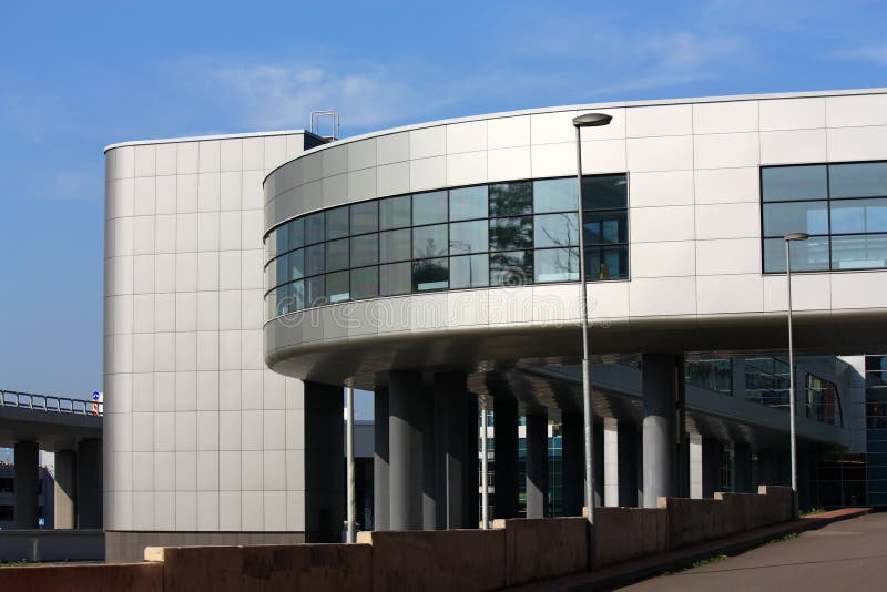 Edificio De Alta Tecnología Del Estilo Imagen de archivo - Imagen de fachada, alto: 34687931