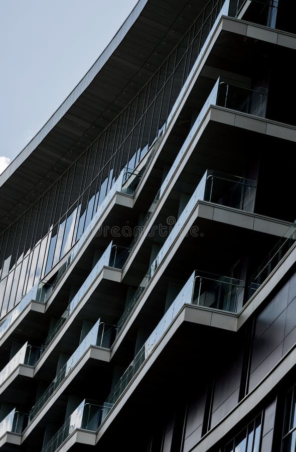 Edificio De Apartamentos Moderno Foto de archivo - Imagen de exterior ...