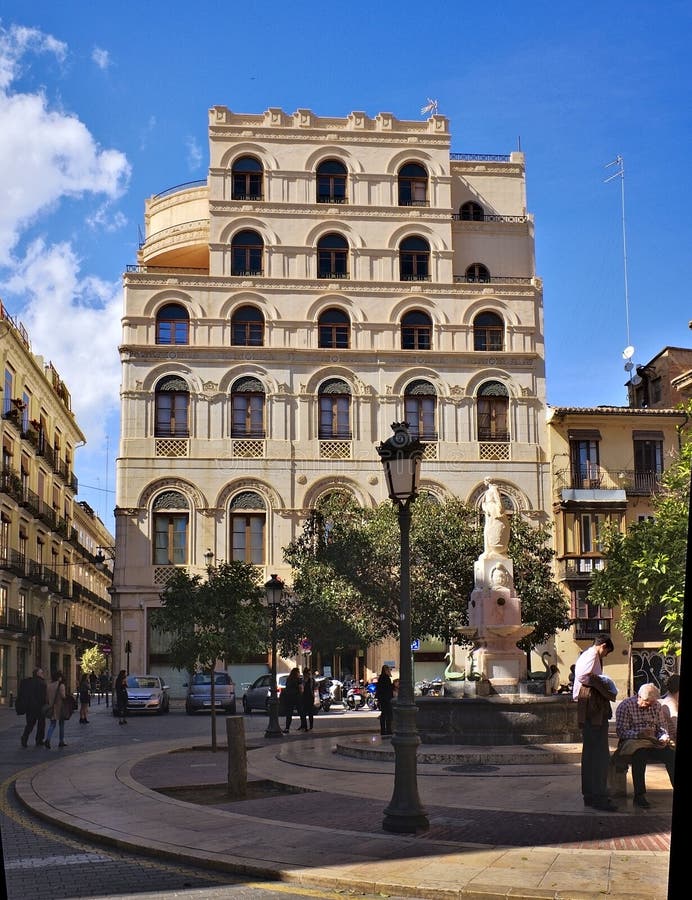 Edificio De Art Deco En St Vincent Square Valencia Foto de archivo ...