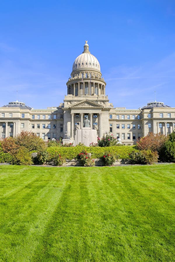 Edificio De Capital De Idaho Con Columnas De Cielo Azul Arquitectura ...