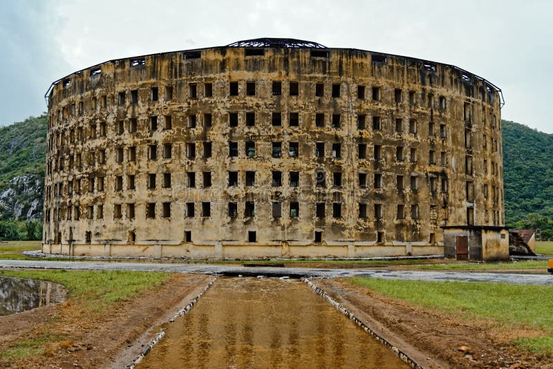 Edificio De La Antigua Cárcel Presidio Modelo En La Isla De La Juventud ...